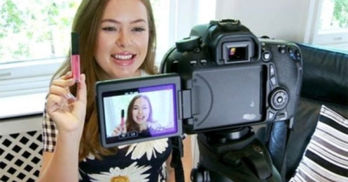 The intersection of vloggers, YouTubers and public… | PRmoment.com